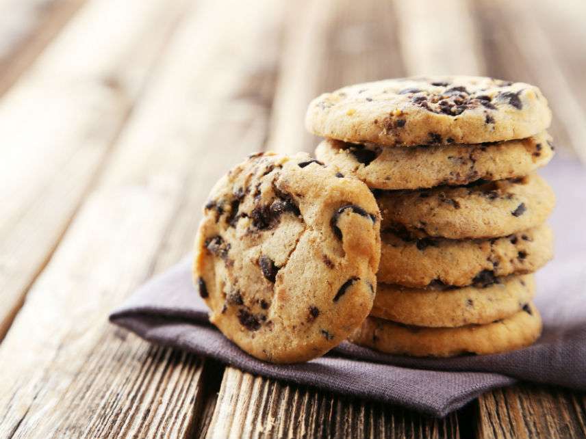 Neighbors Call Police on 10-Year-Old Iowa Girl Selling Cookies on the ...