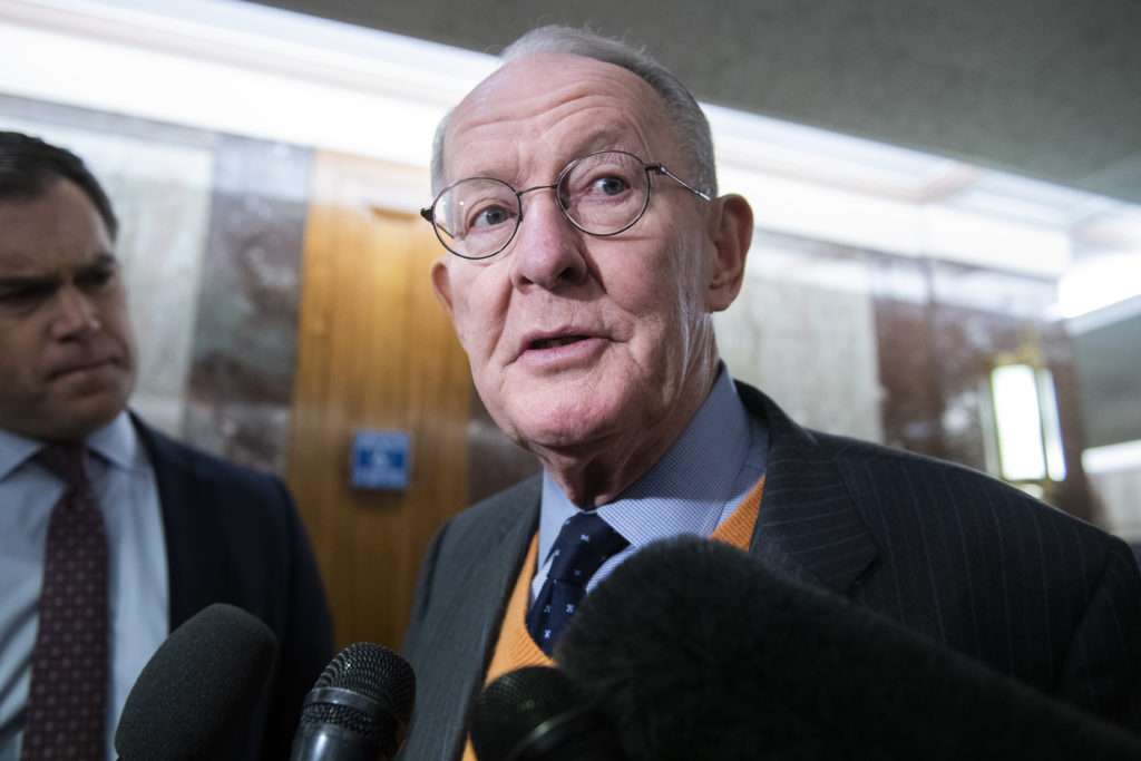 Lamar Alexander, a Key GOP Senator, Says Trump's Delay of Ukraine Funds ...