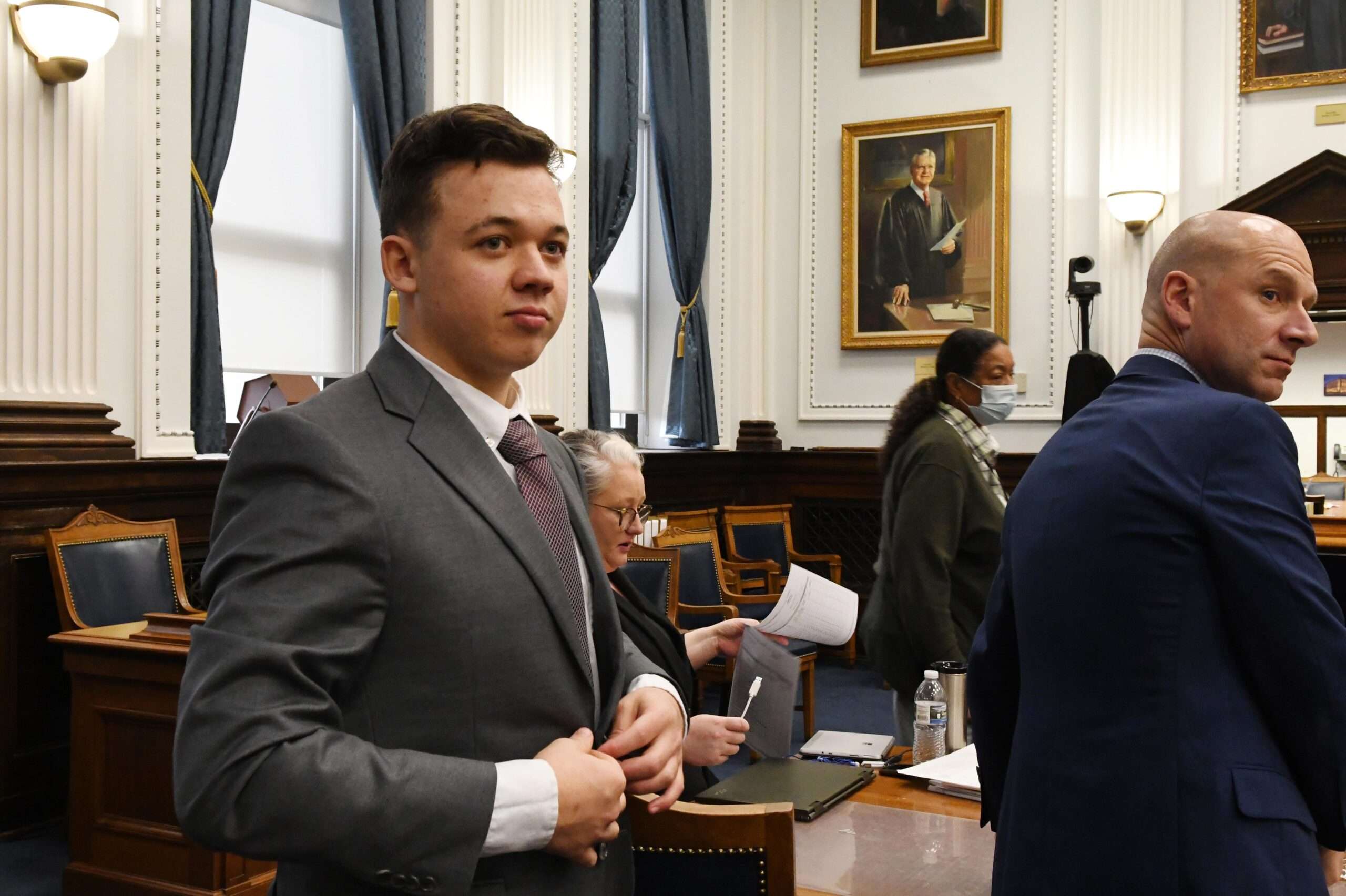 Jury Deliberations Begin in Kyle Rittenhouse Trial After Judge Tosses ...