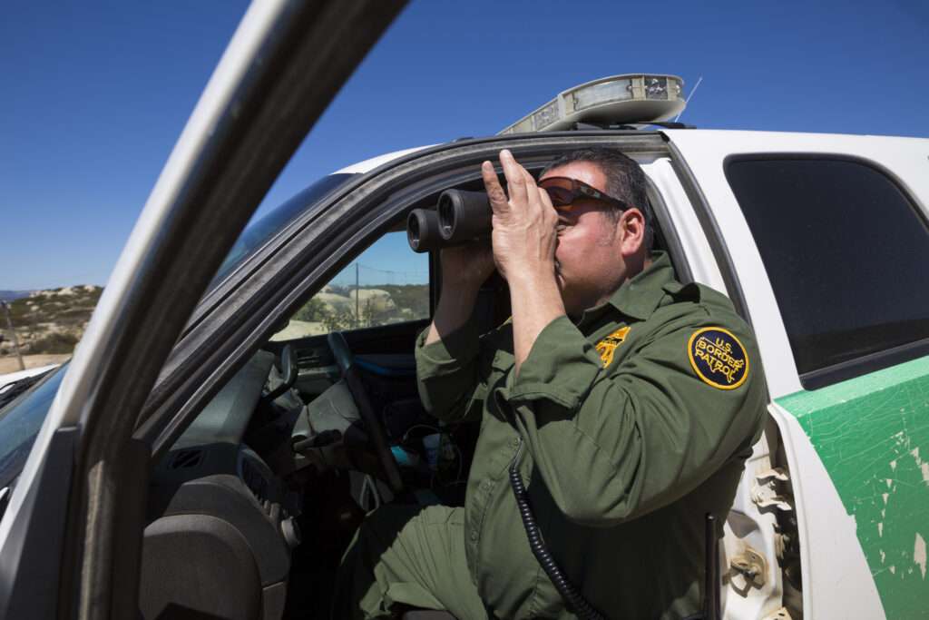 Feds May Need Warrants To Search Cell Phones at the Border After All