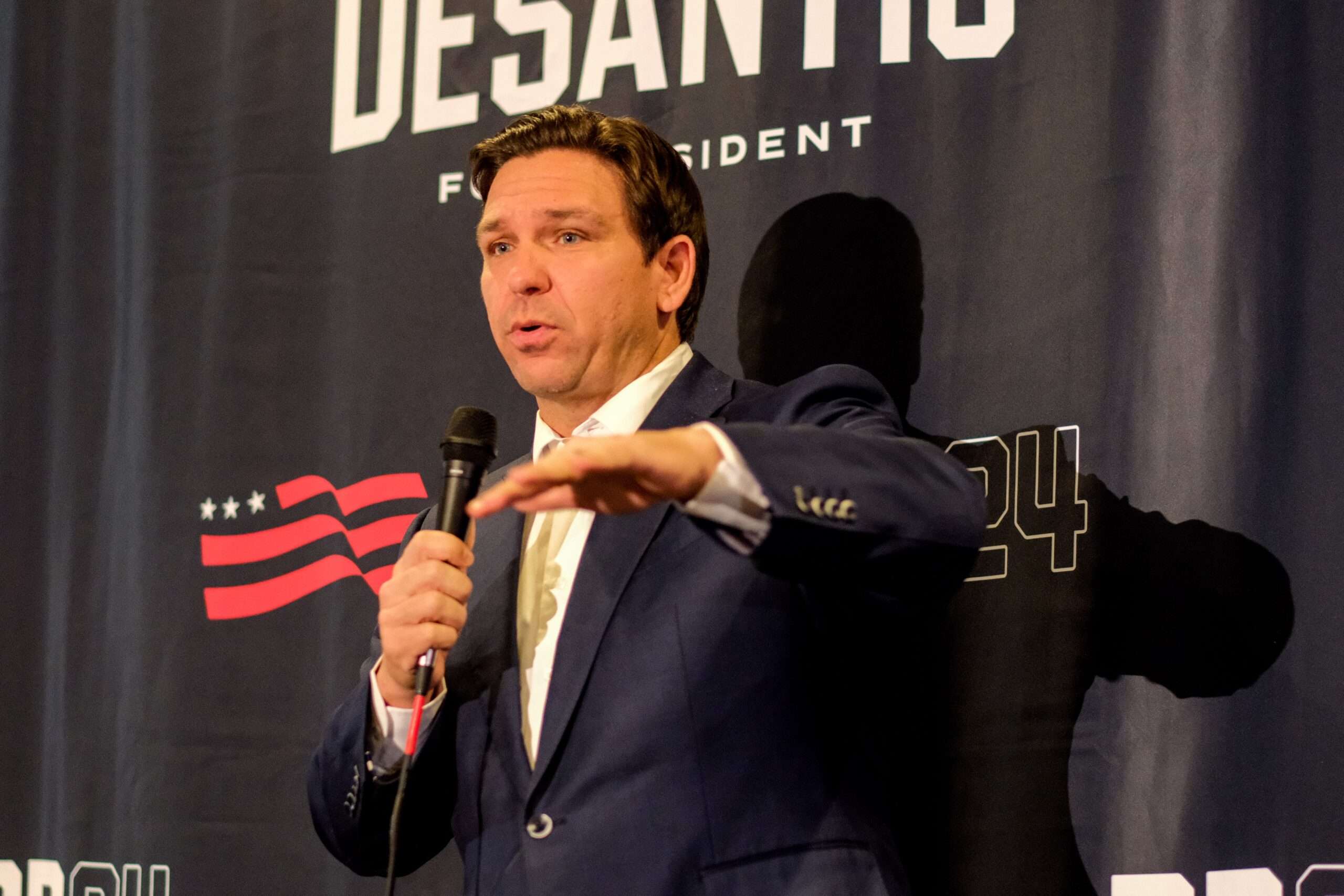 Ron DeSantis Wants to 'Eliminate the IRS' and Implement a Flat Tax